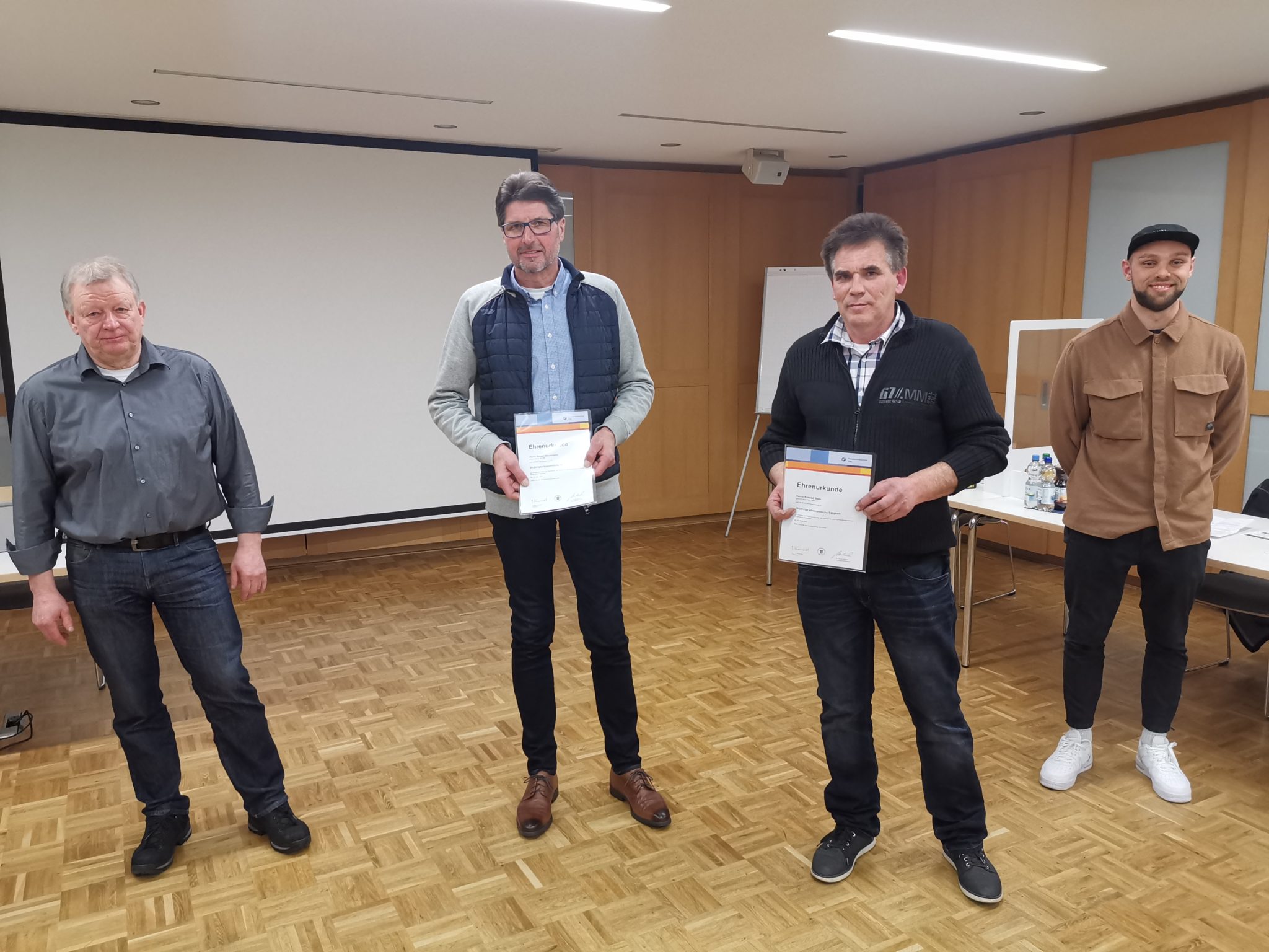 Ehrung bei der Innungsversammlung der Karosserie-und Fahrzeugbauer ...